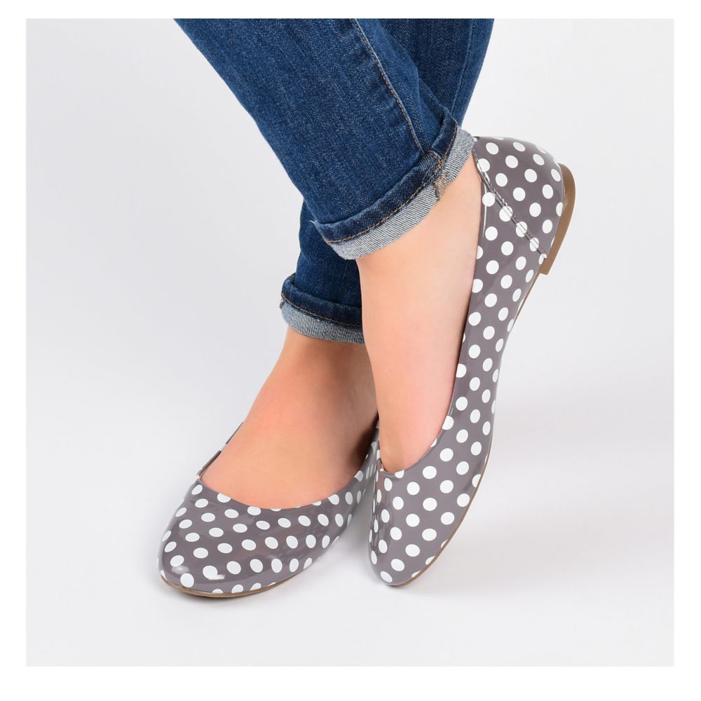 Silver Journee Collection Womens Kavn Flats | Casual | Off Broadway Shoes
